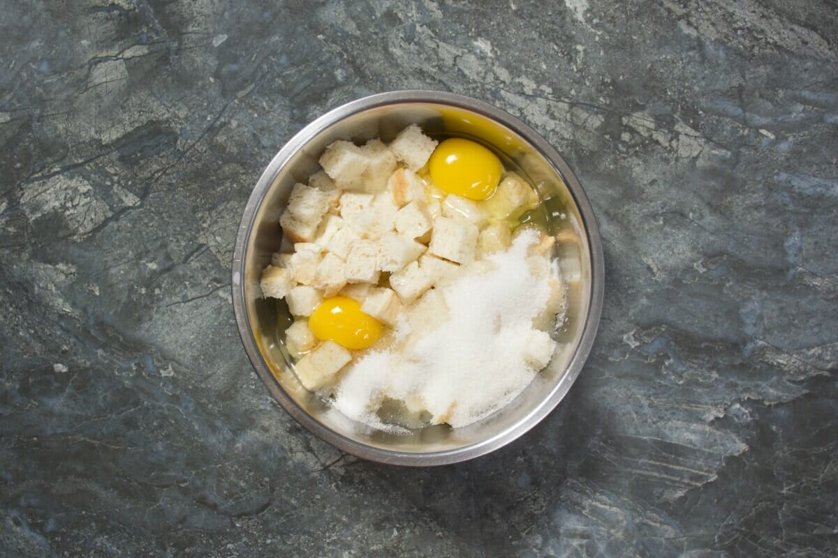 Kalihim (Pan De Regla): Bread Filled with Sweet Red Pudding